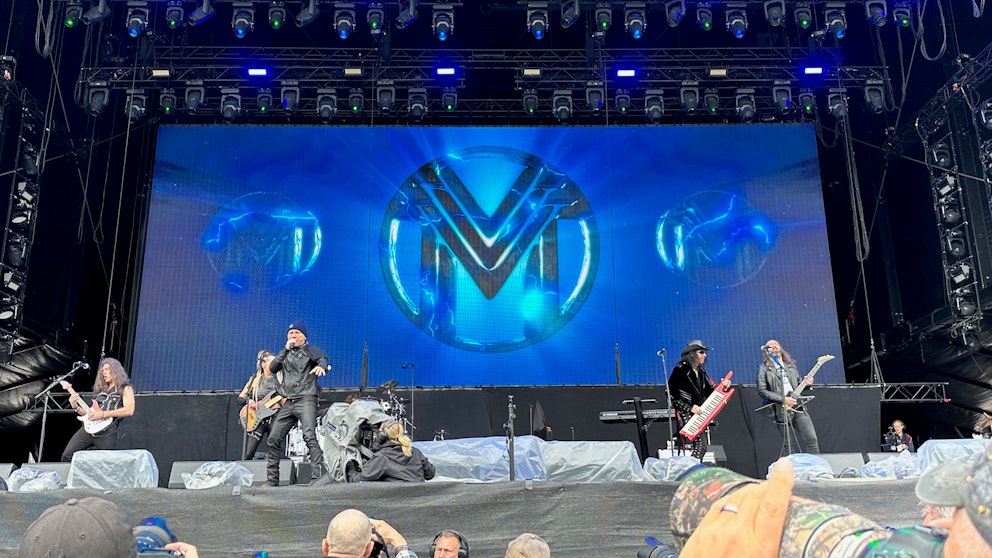 BILDEXTRA: Publik, artister och band på Sweden Rock Festival 2024 | SVT Nyheter