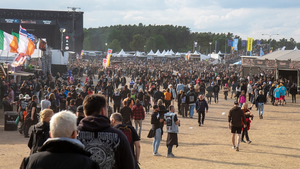 BILDEXTRA: Publik, artister och band på Sweden Rock Festival 2024 | SVT Nyheter